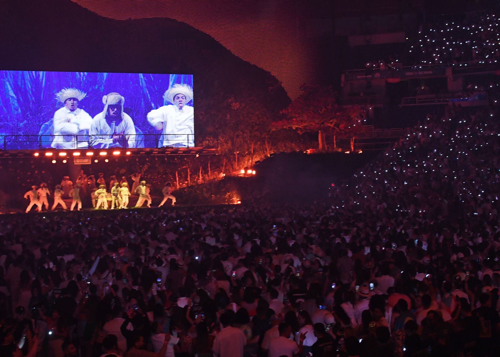 Bad Bunny inicia histórica residencia en el Choli con bomba y plena ...