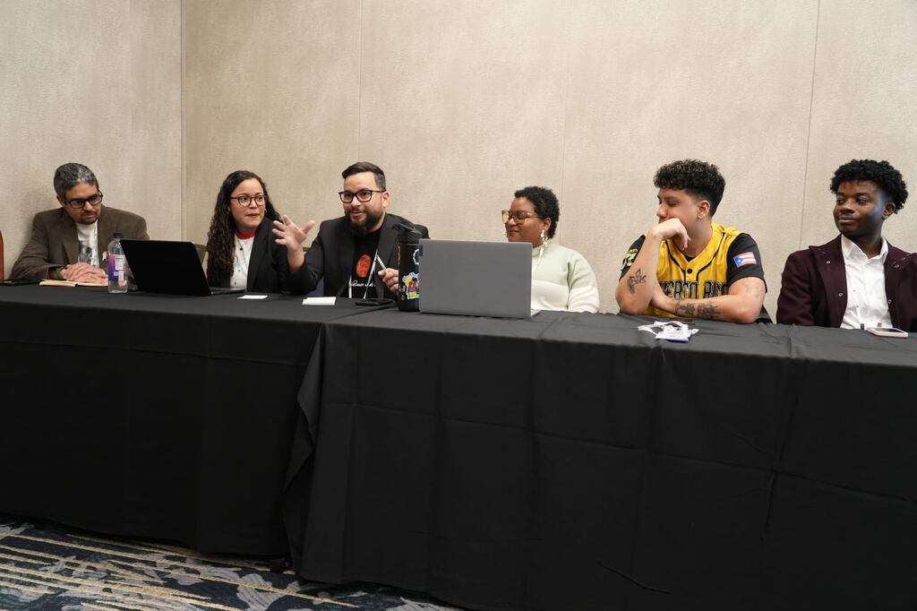 Llevan a “DtMF” y Bad Bunny a convención para explorar la identidad ...