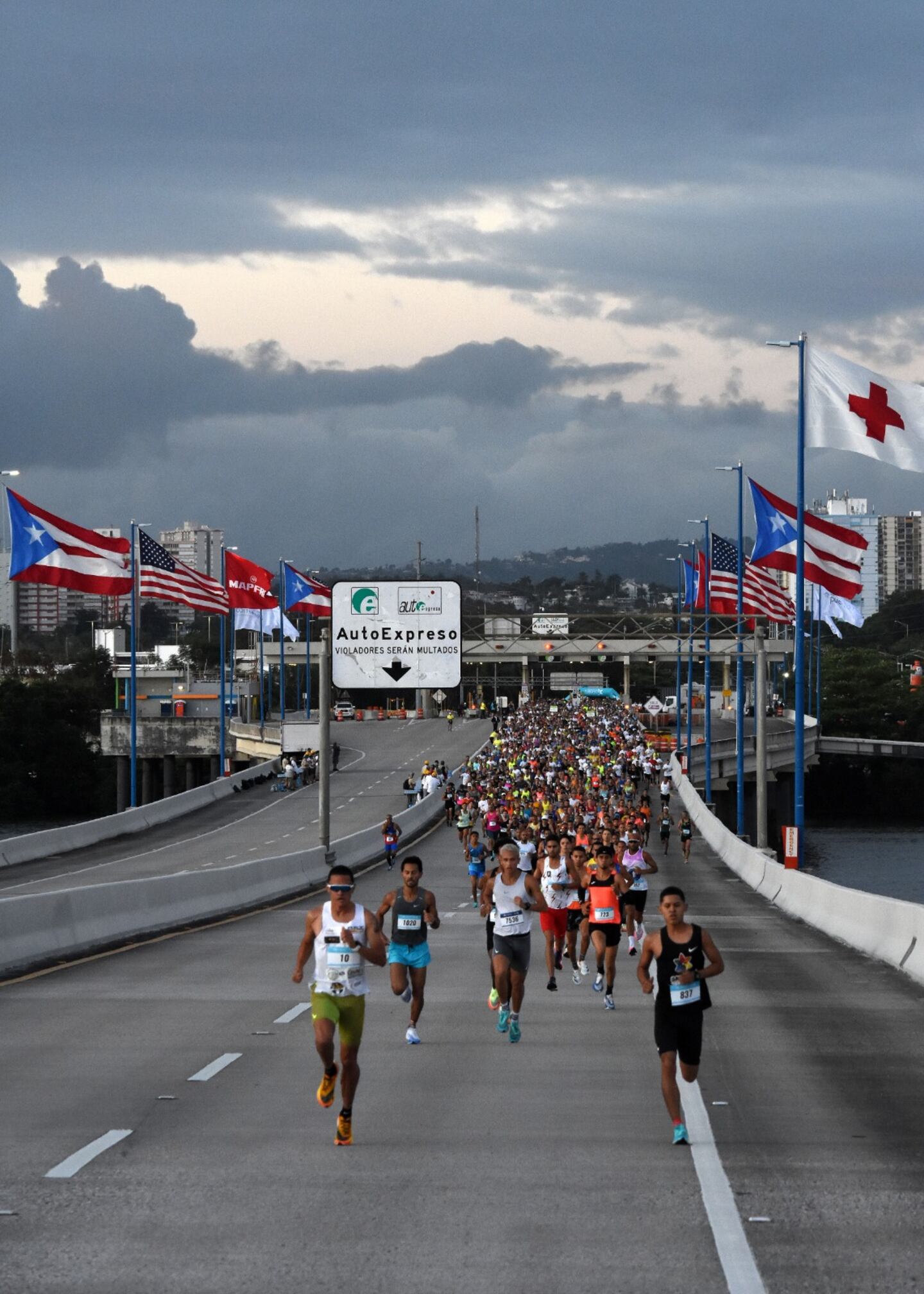 Así se vivió el Puerto Rico 10k Run sobre el puente Teodoro Moscoso ...